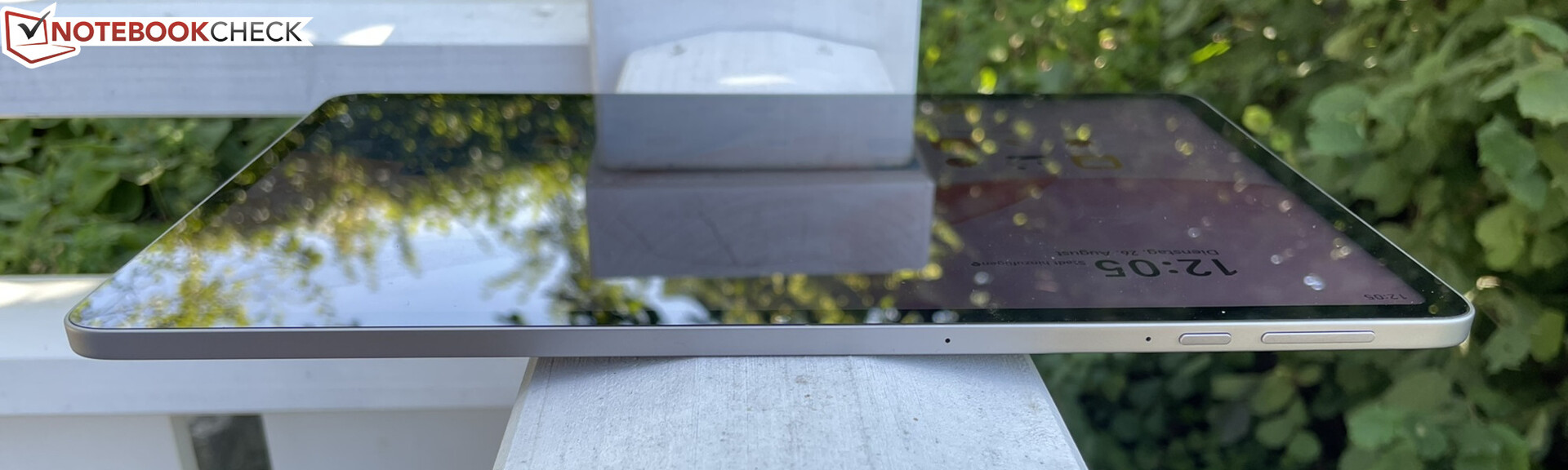 Solo entertainer and productivity box with lightweight metal casing ...