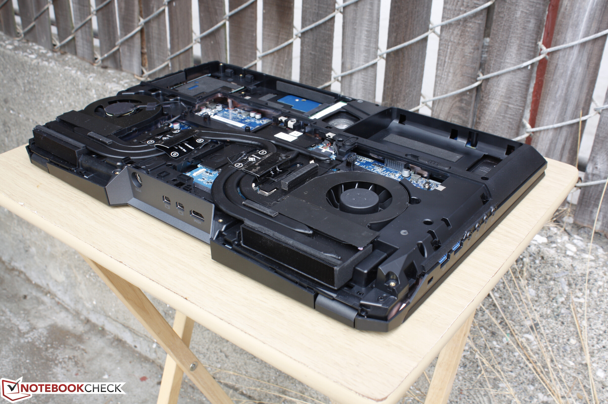 Eurocom Sky X7E2 (Clevo P775DM3) Notebook Review - NotebookCheck.net ...