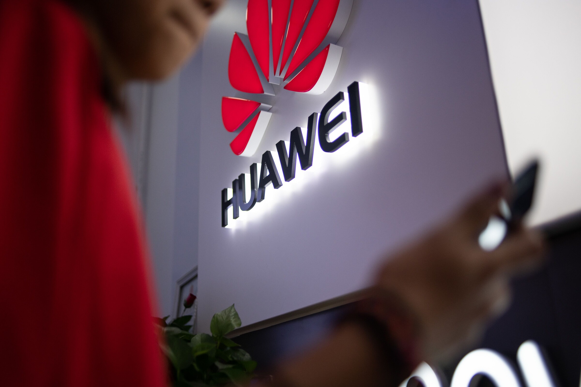Huawei is now projected to gain as much as half the Chinese mobile ...