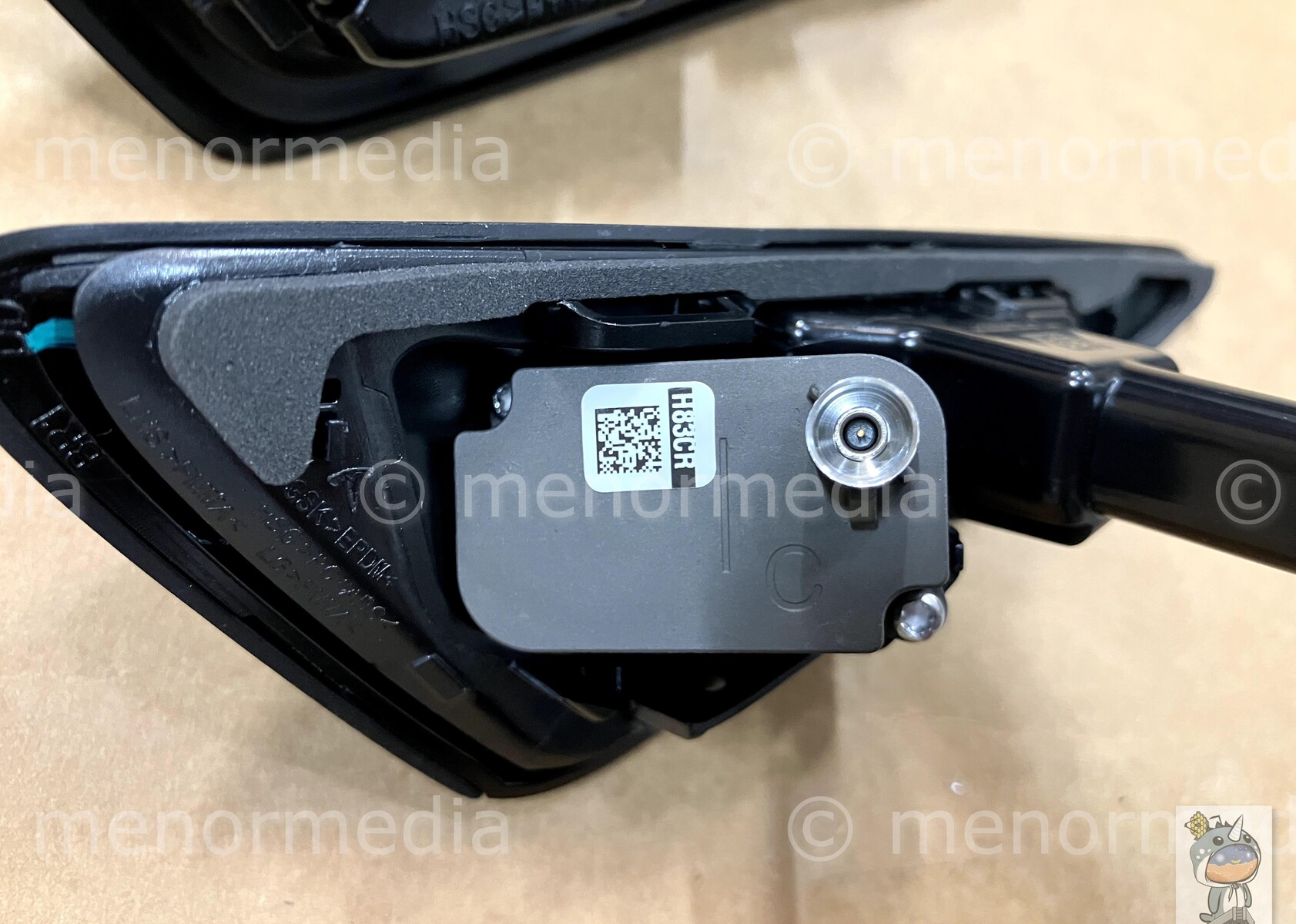 Tesla HW4 vs HW3 side indicator design and specs comparison shows it ...