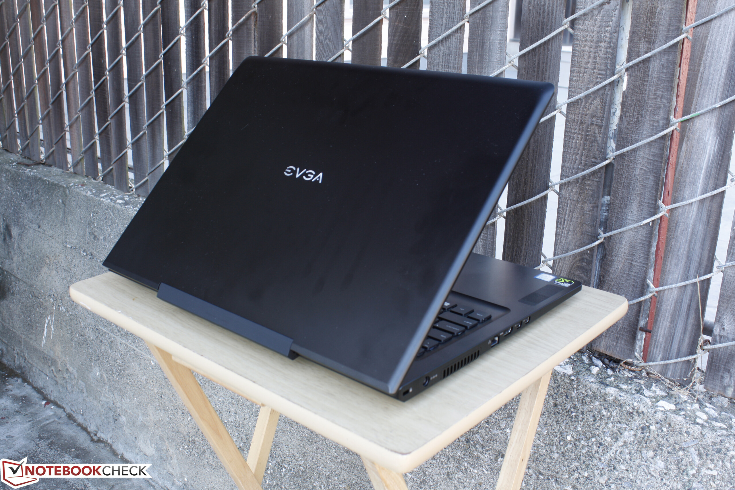 EVGA SC17 GTX 1070 Notebook Review - NotebookCheck.net Reviews