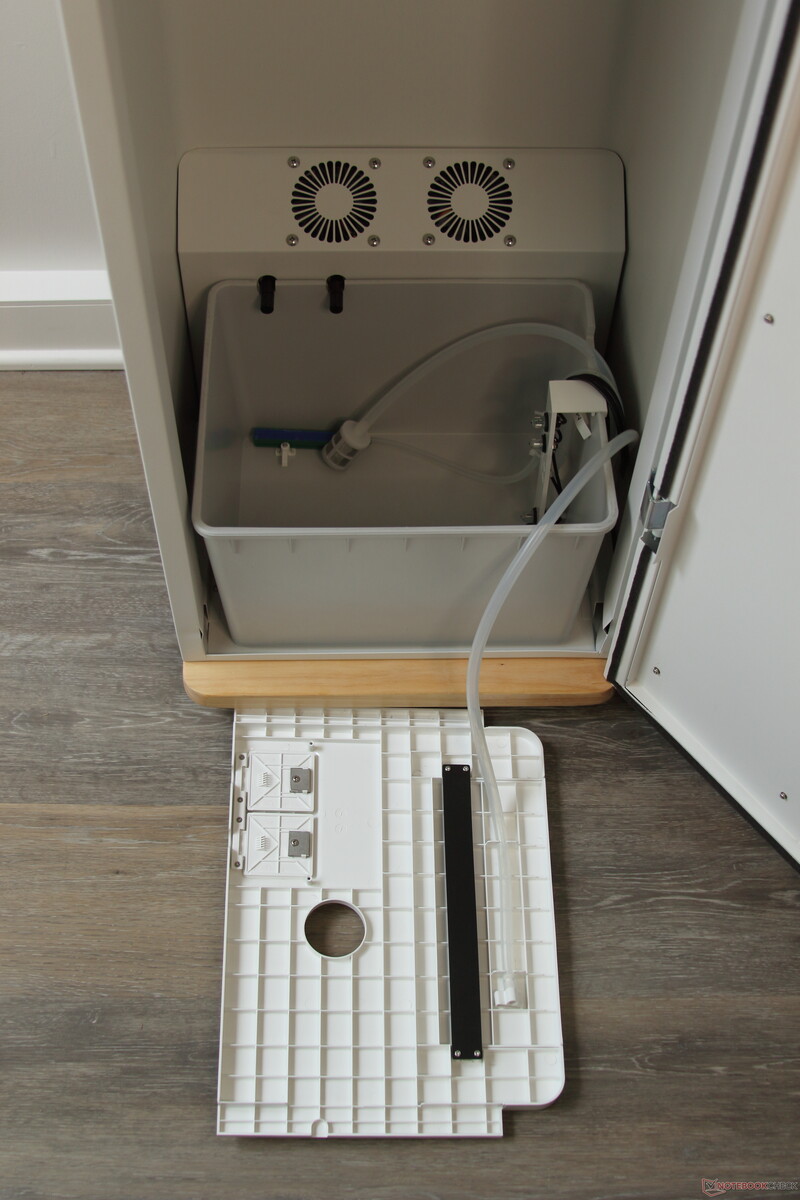 We grow our own tomato plant with the smart home Abby Grow Box ...