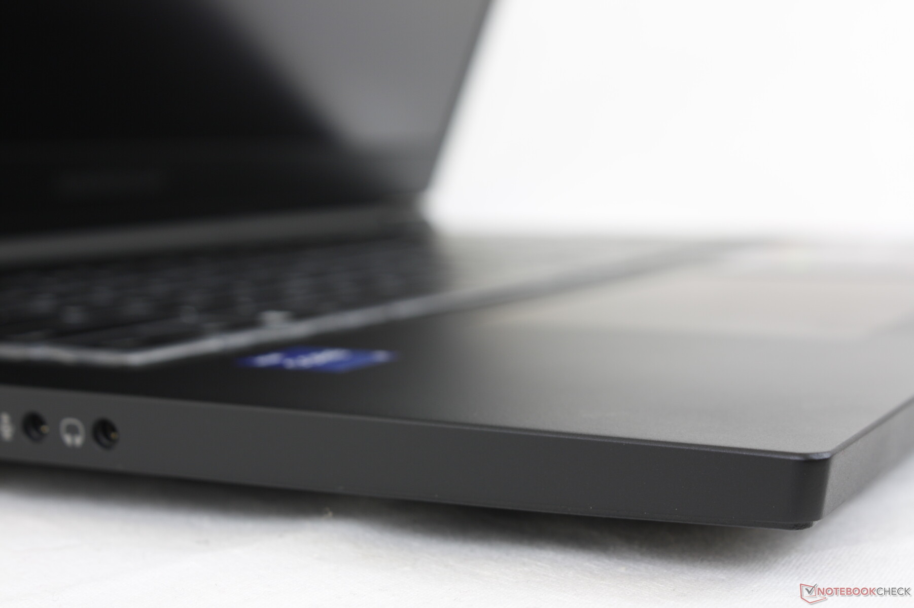 Maingear Vector Pro MG-VCP17 laptop review: 165 W GeForce RTX 3080 for ...