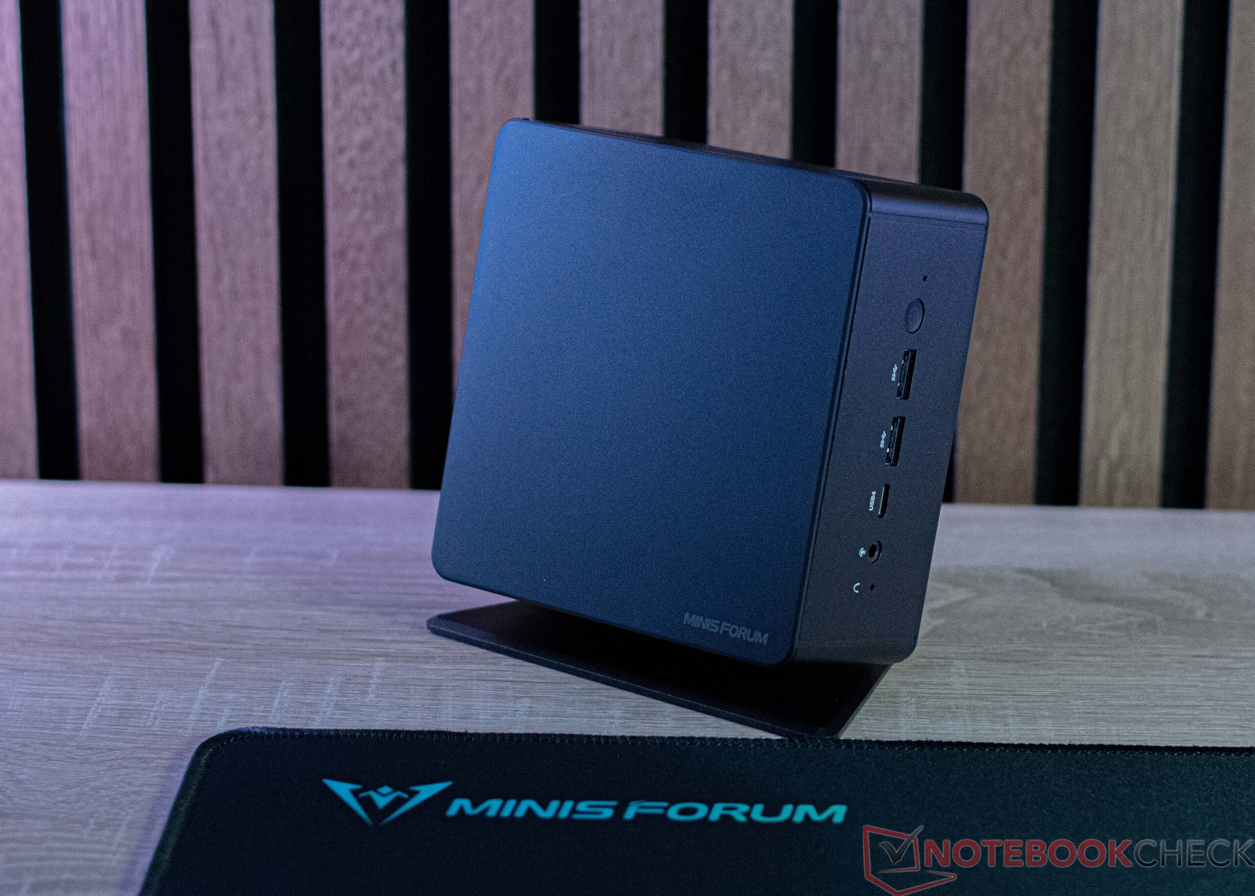 Minisforum EliteMini UM780 XTX review: The mini PC with an AMD Ryzen 7 ...
