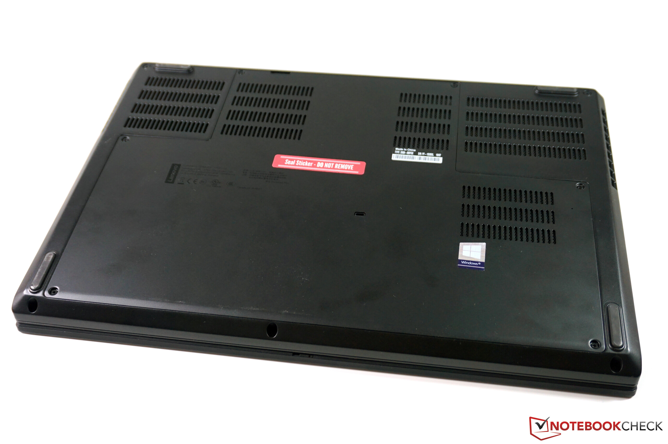 Lenovo ThinkPad P53 in Review: Classic workstation with a lot of GPU ...