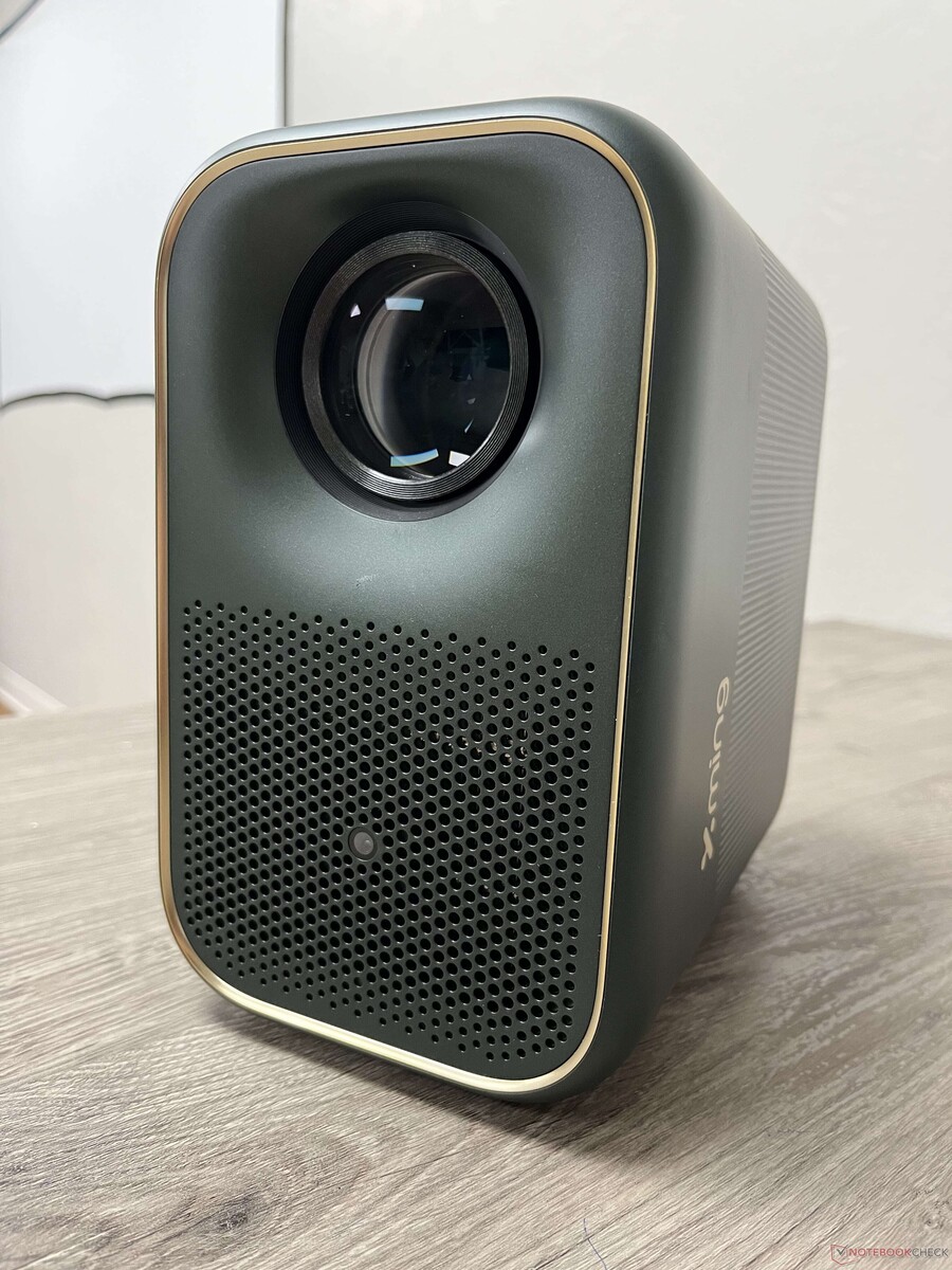 Xming Page One projector hands-on: Average projector with some nice ...