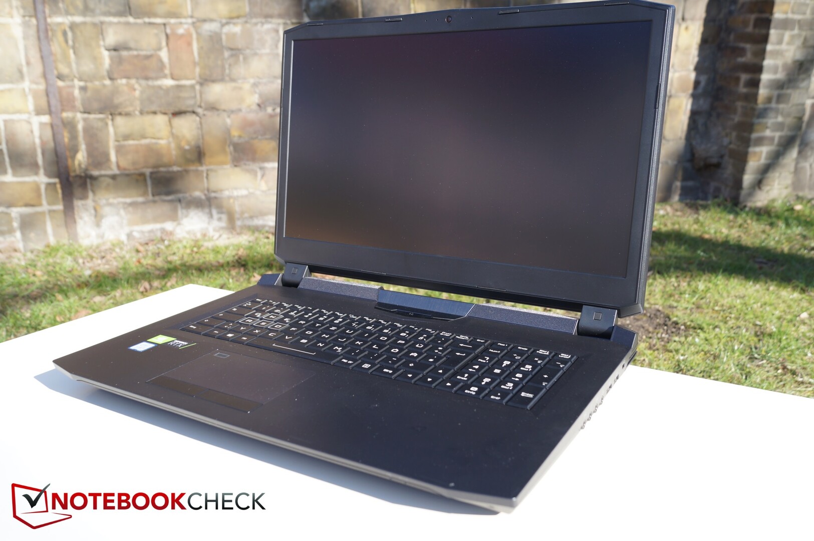Schenker XMG Ultra 17 (Core i9-9900K, RTX 2080) Clevo P775TM1-G Laptop ...