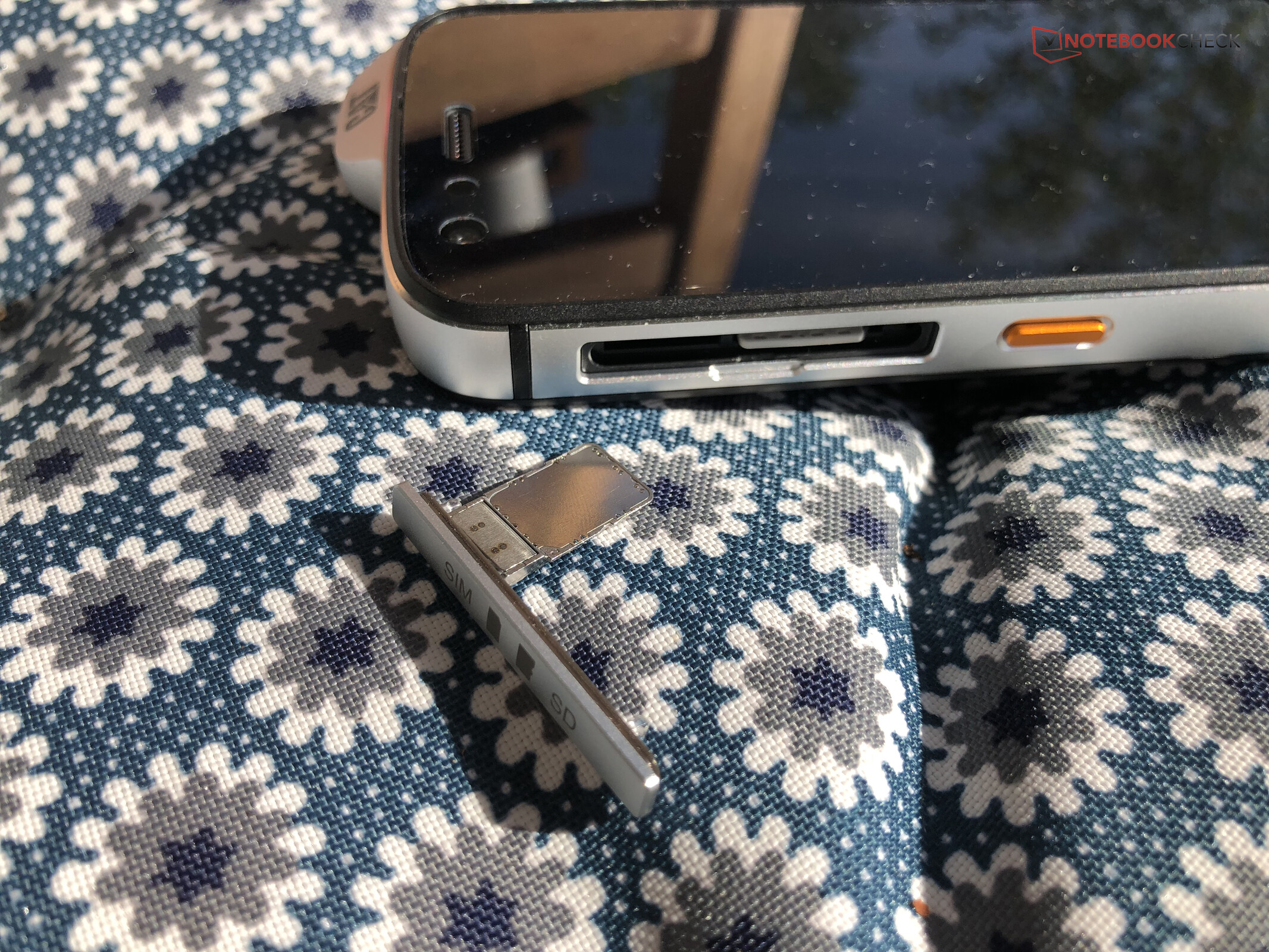 CAT S61 Smartphone Review - NotebookCheck.net Reviews