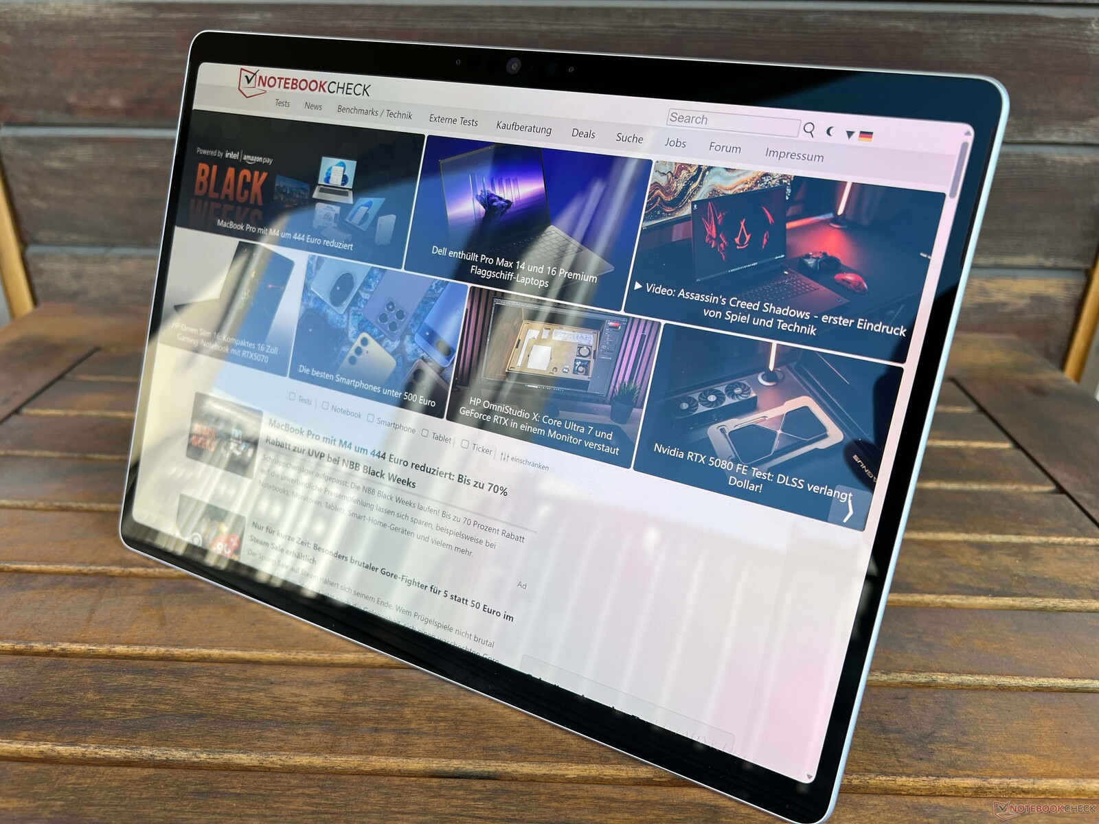 Lunar Lake vs. Snapdragon inside a convertible - Microsoft Surface Pro ...