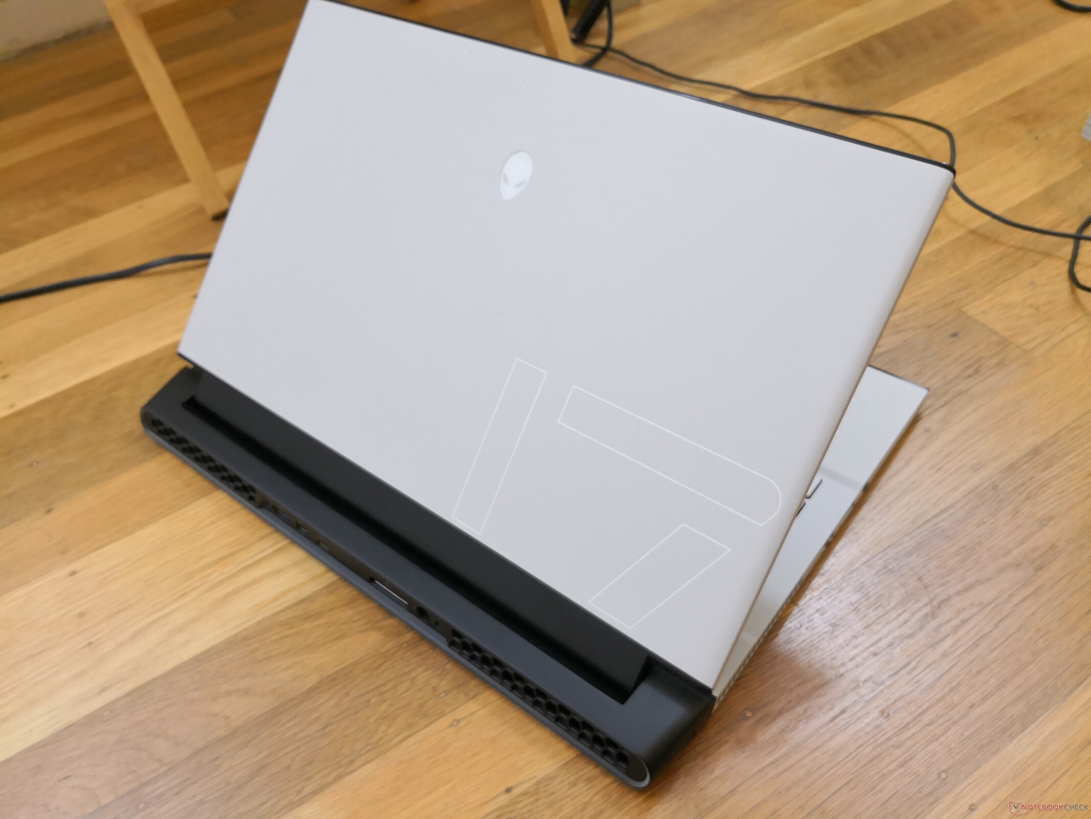 Dell Alienware m17 R2 Laptop Review: Making Core i9 Worthwhile ...