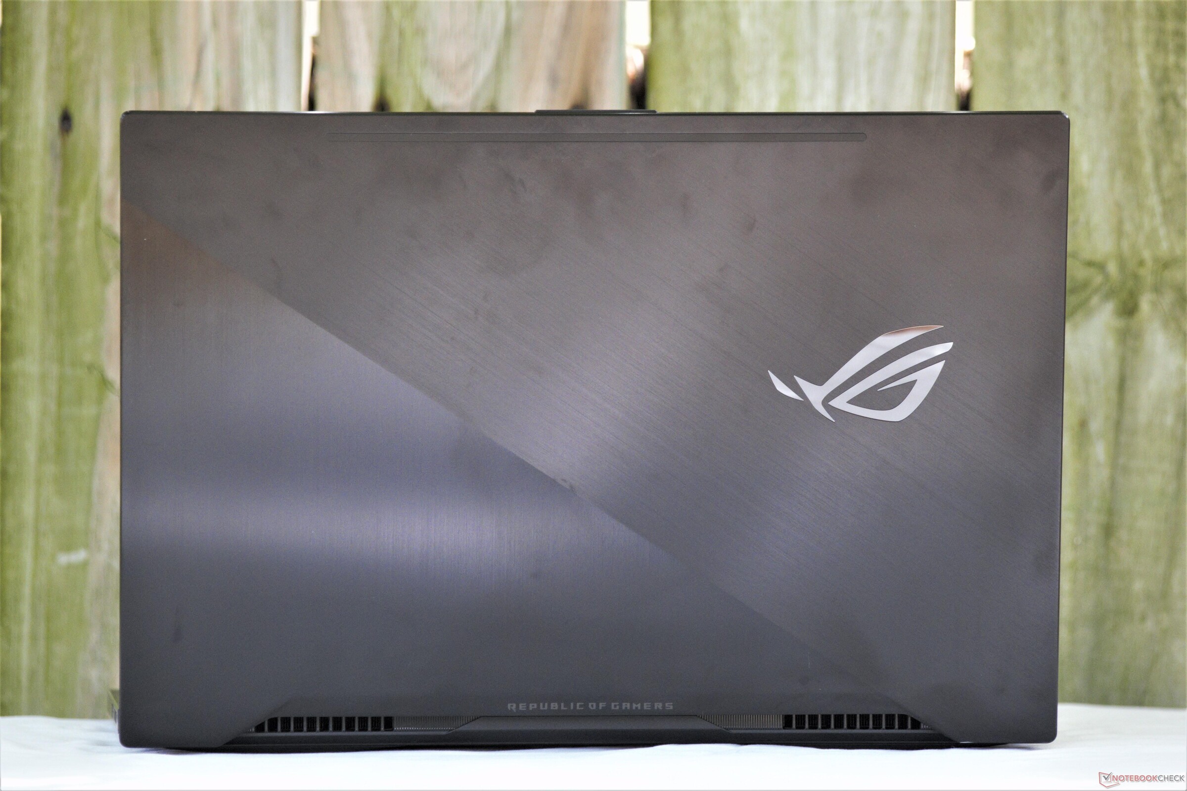 Asus ROG GU501GM (i7-8750H, GTX 1060) Laptop Review - NotebookCheck.net ...