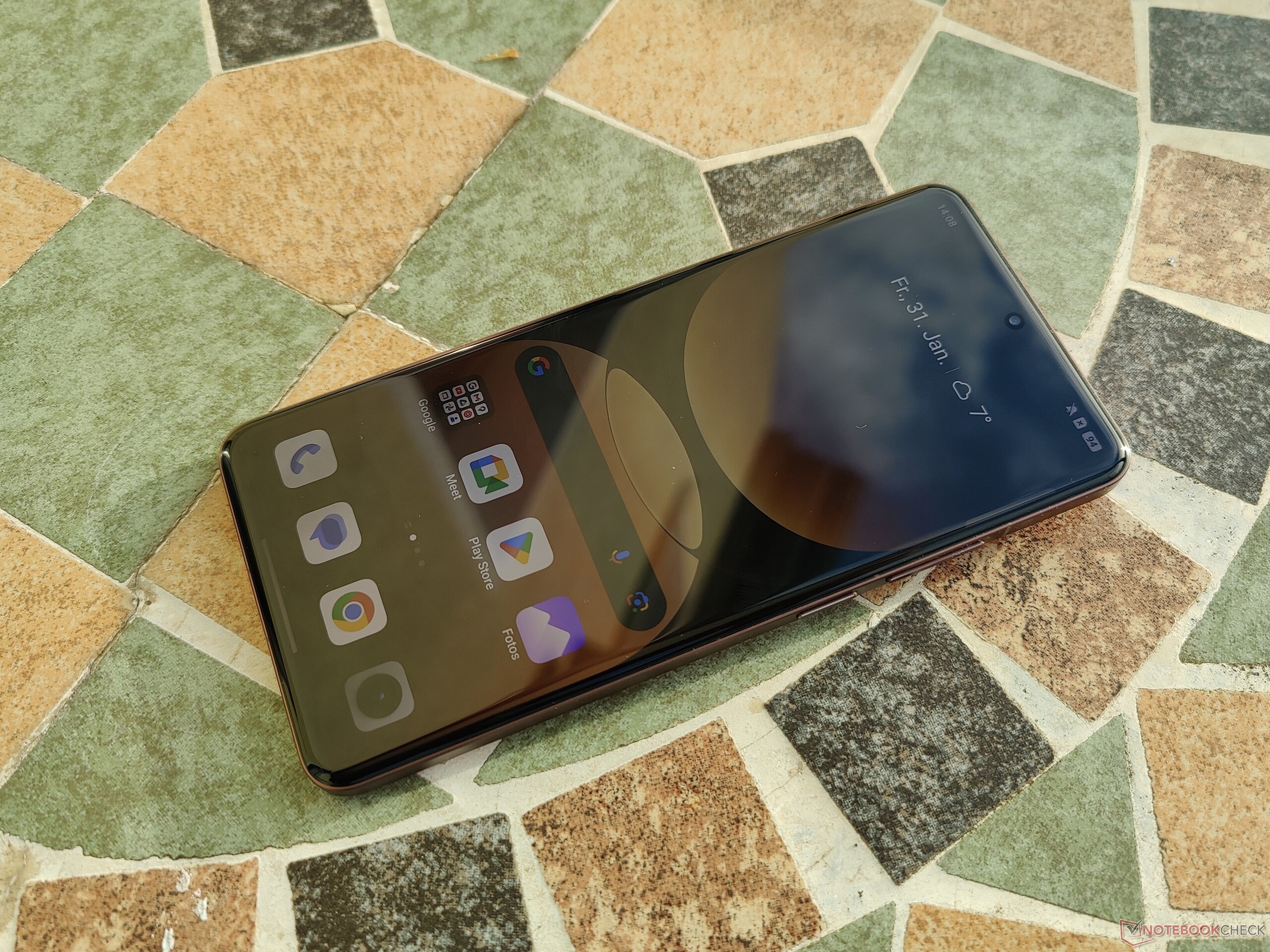 Smartphone with superlatives has its eye on the prize - Realme GT 7 Pro ...