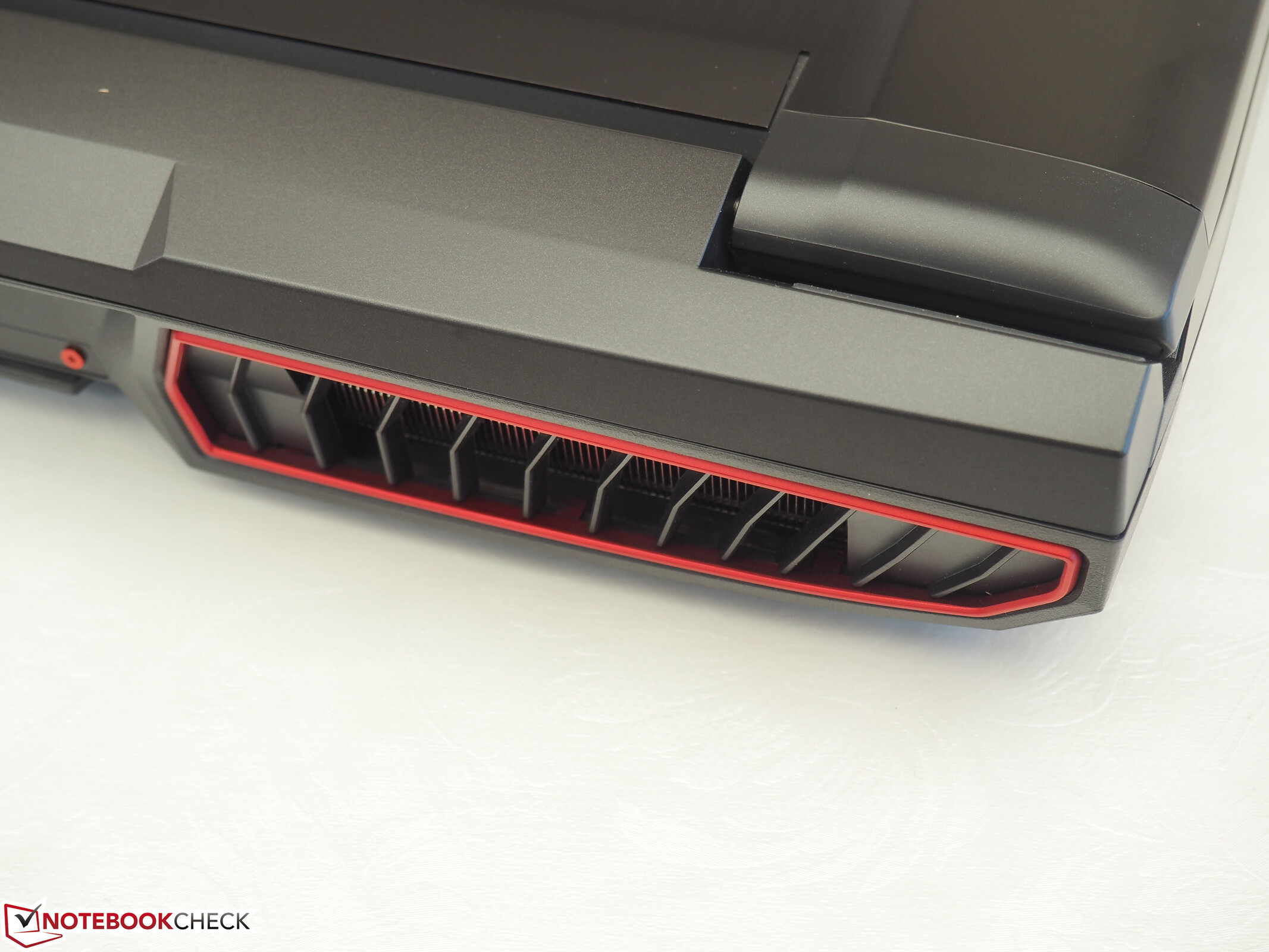 MSI GT75VR 7RF Titan Pro (i7-7820HK, GTX 1080) Laptop Review ...