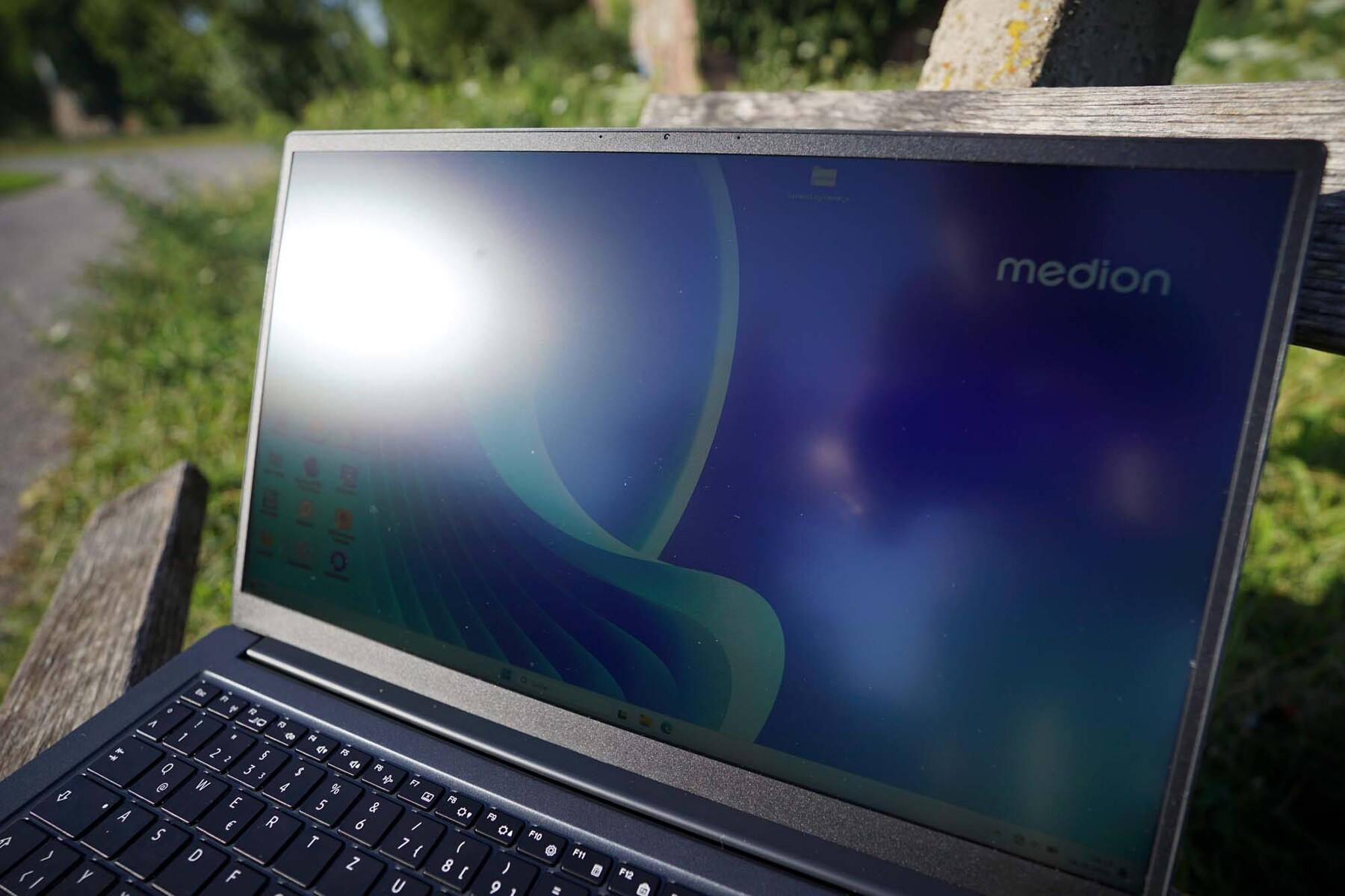 Medion S20 laptop review: 17-inch multimedia notebook with Intel Core ...