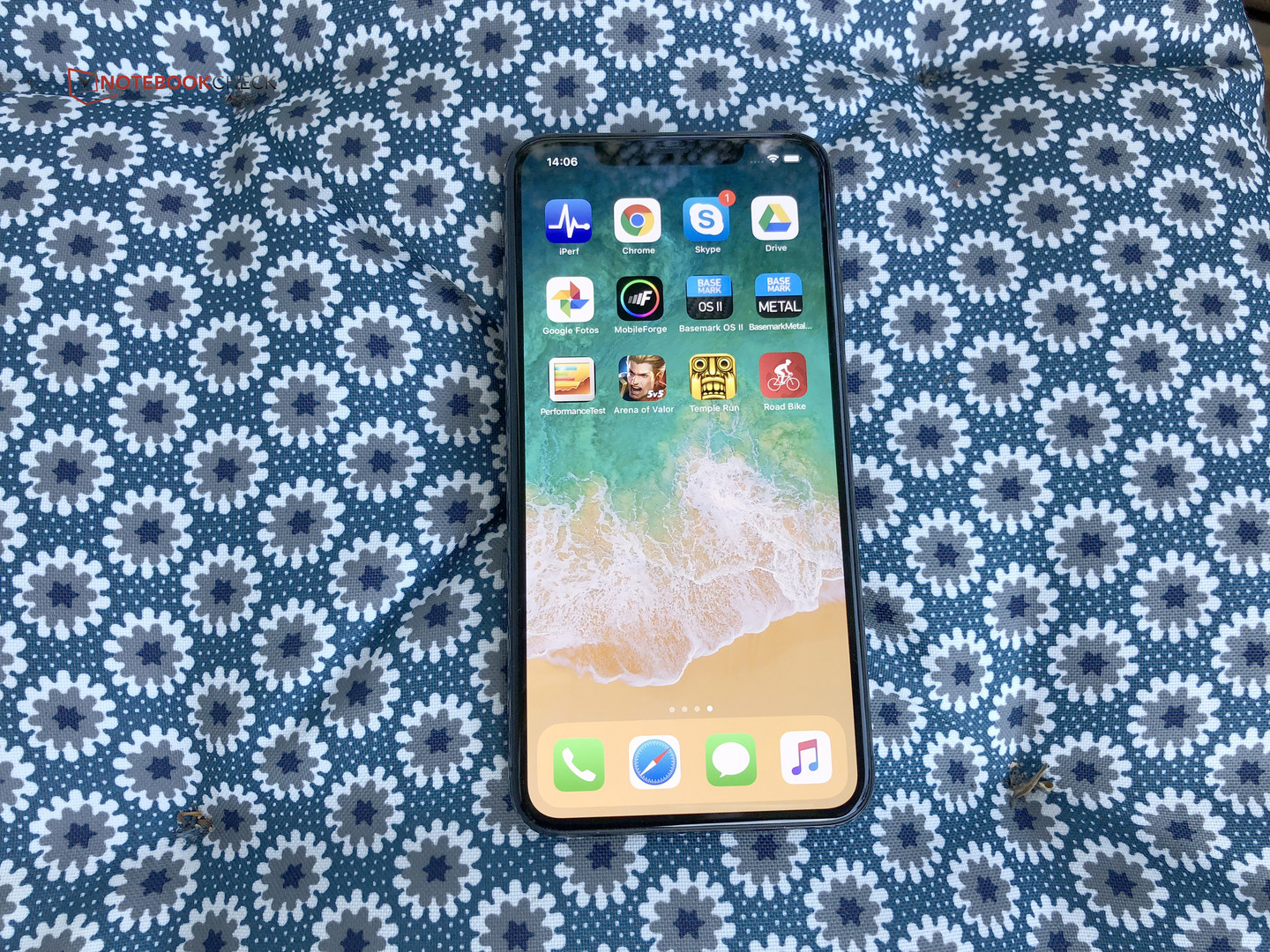 Apple iPhone XS Max Smartphone Review - NotebookCheck.net Reviews
