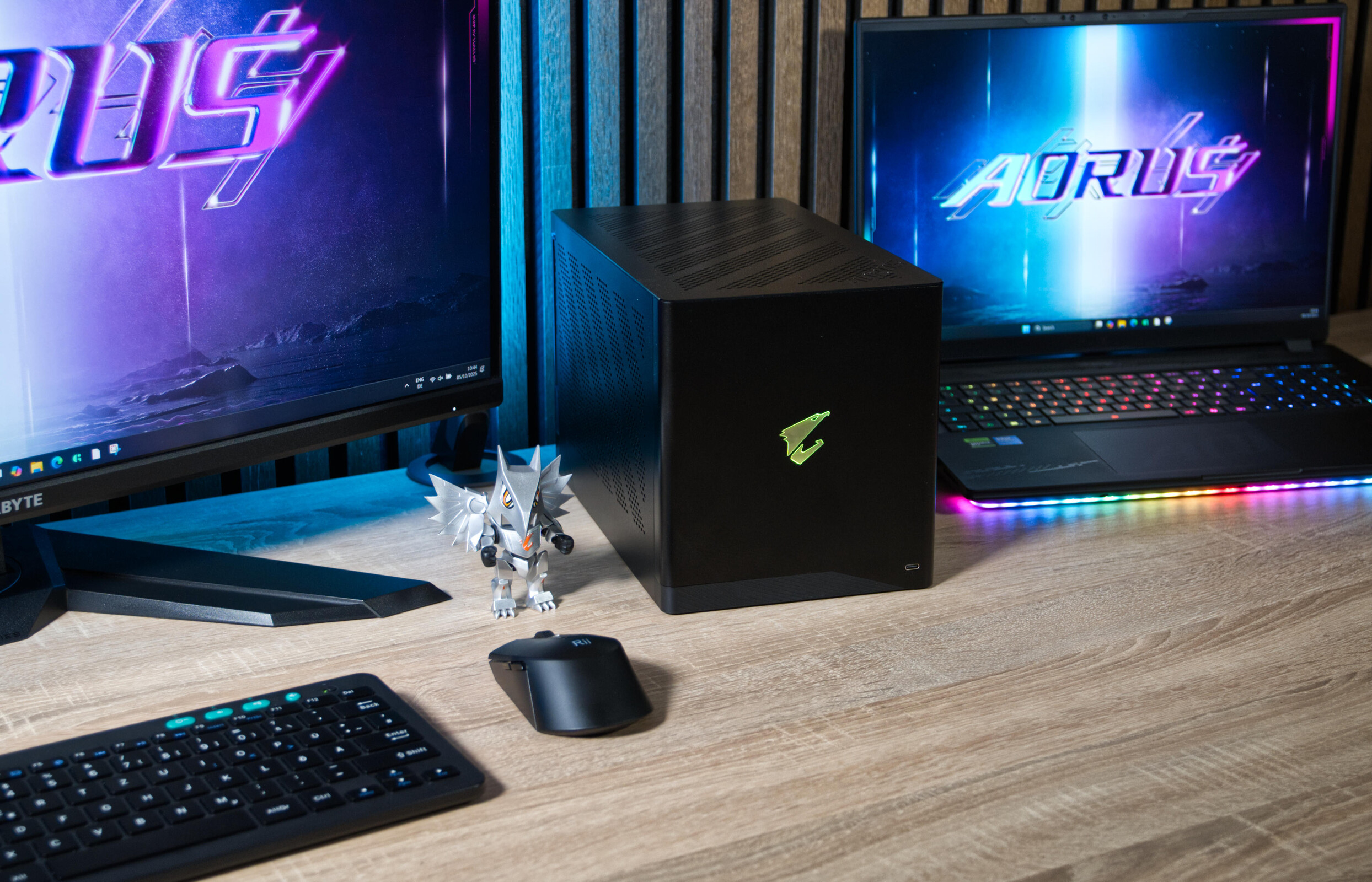 Laptop power boost: Gigabyte Aorus RTX 5090 AI Box - External Nvidia ...