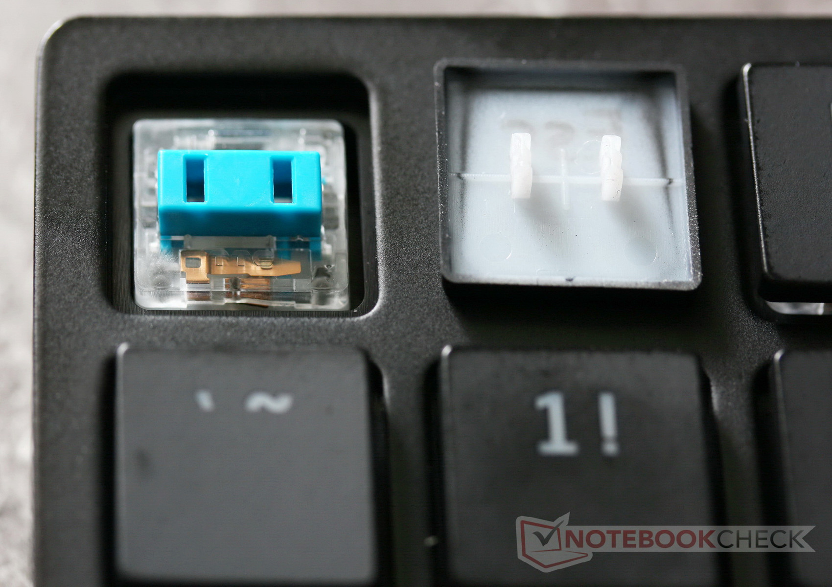 Hands-on Tesoro Gram XS: Ultra Slim Mechanical Gaming-Keyboard ...