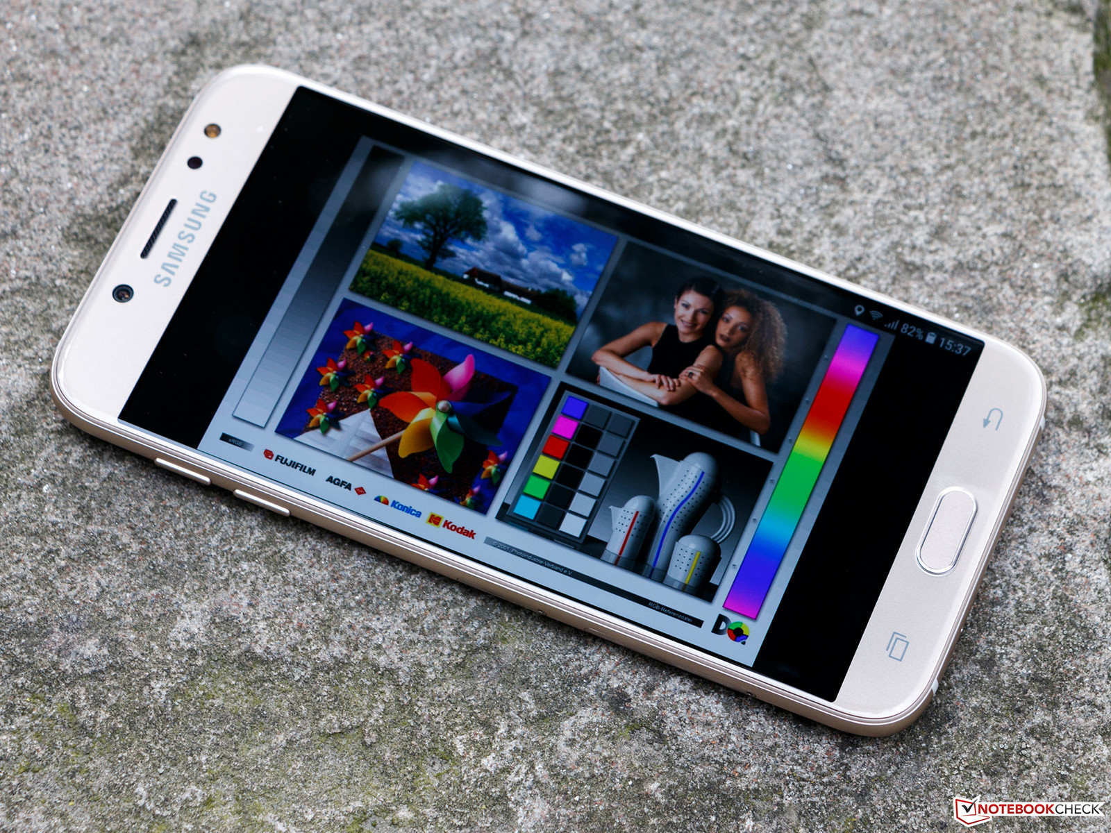 Samsung Galaxy J7 (2017) Duos Smartphone Review - Notebookcheck Review
