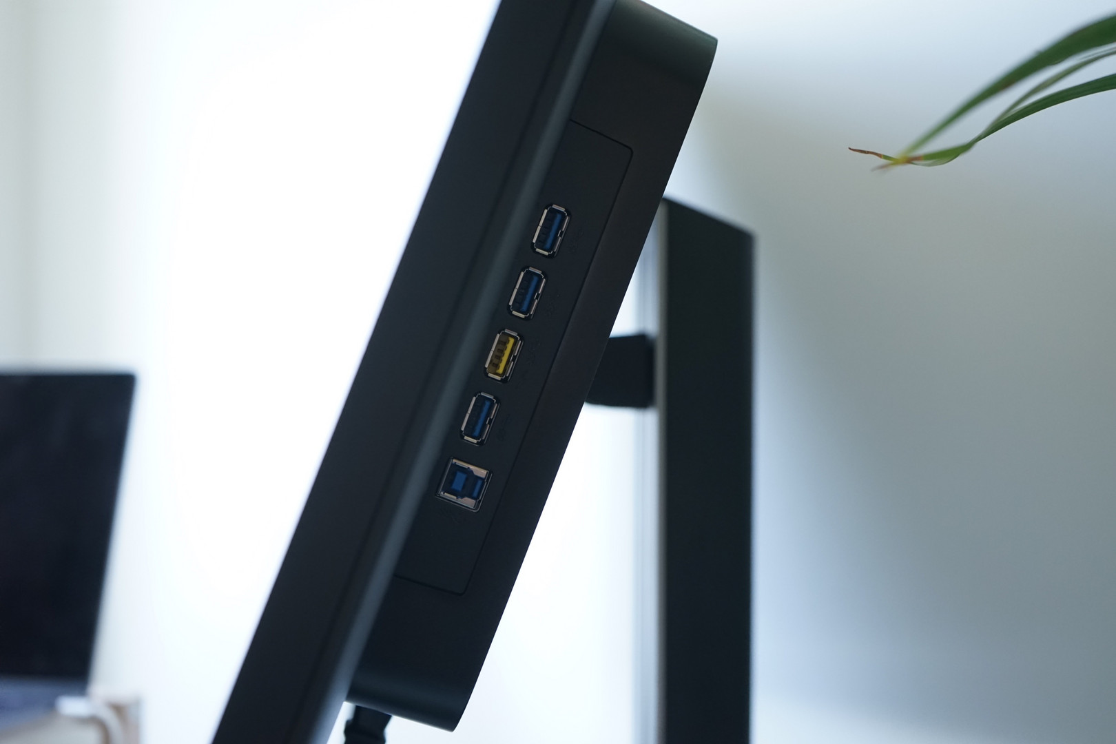 Philips Brilliance 328P6VJEB 32" 4K Monitor Review - NotebookCheck.net ...