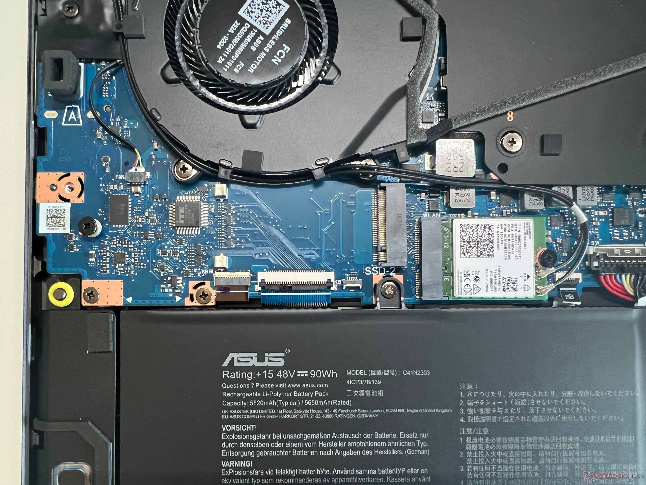 A slim gaming laptop now with an RTX 5090 and 64 GB of RAM - Asus ROG ...