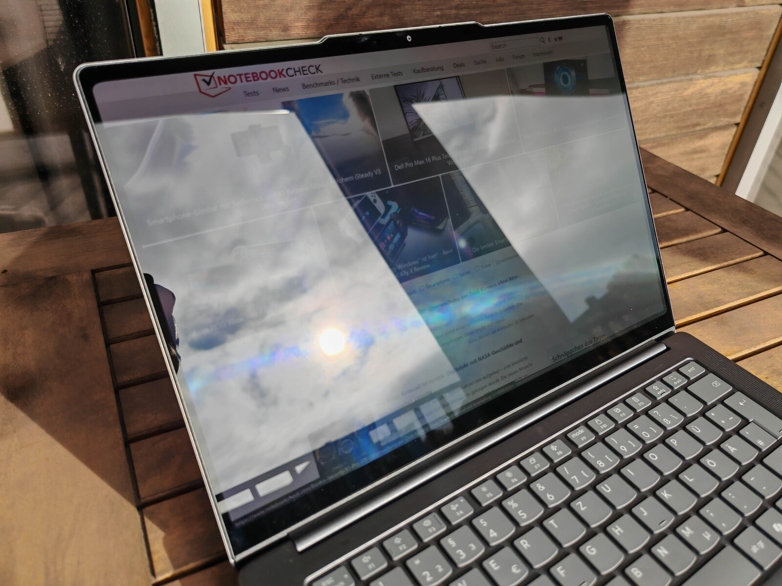 Lenovo Yoga Pro 7i Gen 10 Aura Edition review - Multimedia laptop with ...
