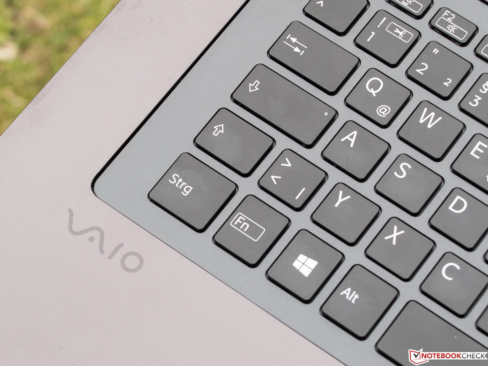 Review Sony Vaio Fit multi-flip SV-F15N1Z2E/B Convertible ...