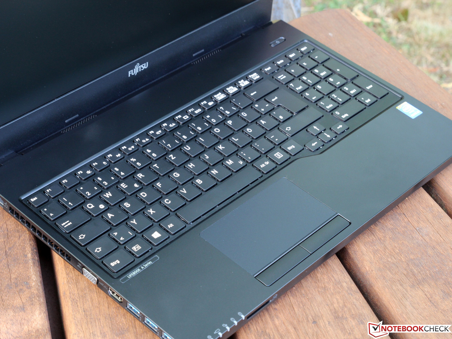 Fujitsu Lifebook A555 Notebook Review - NotebookCheck.net Reviews