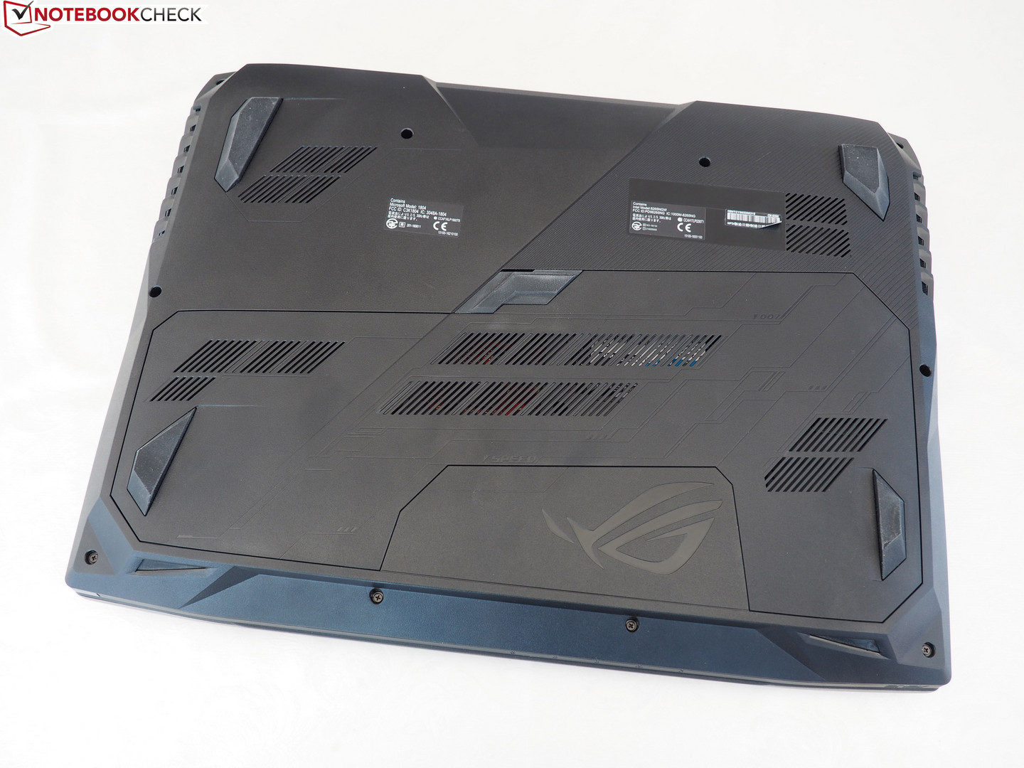 Asus ROG Chimera G703 (i7-7820HK, GTX 1080, Full HD) Laptop Review ...