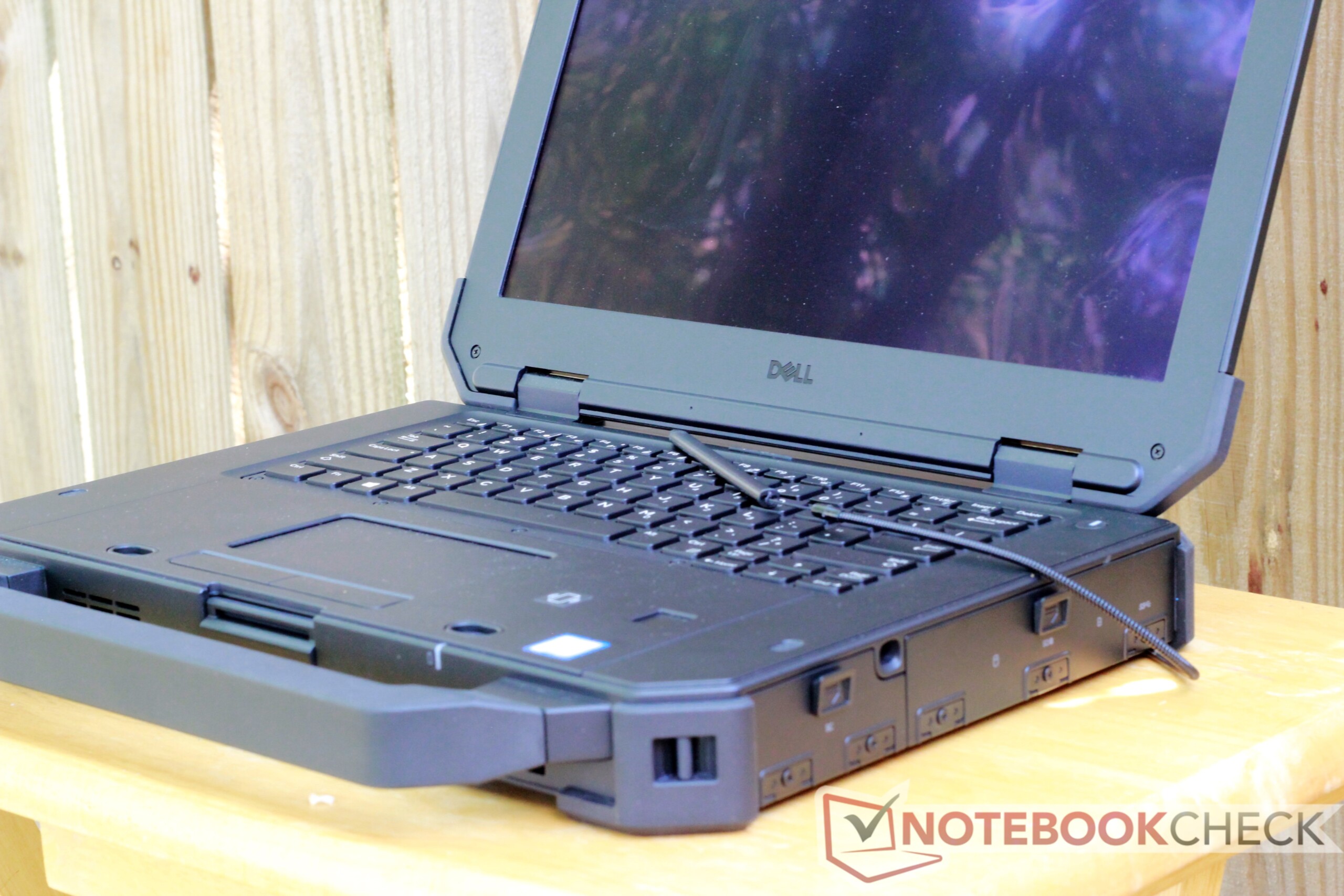 Dell Latitude 7424 Rugged Extreme (i7-8650U, RX540) Laptop Review ...