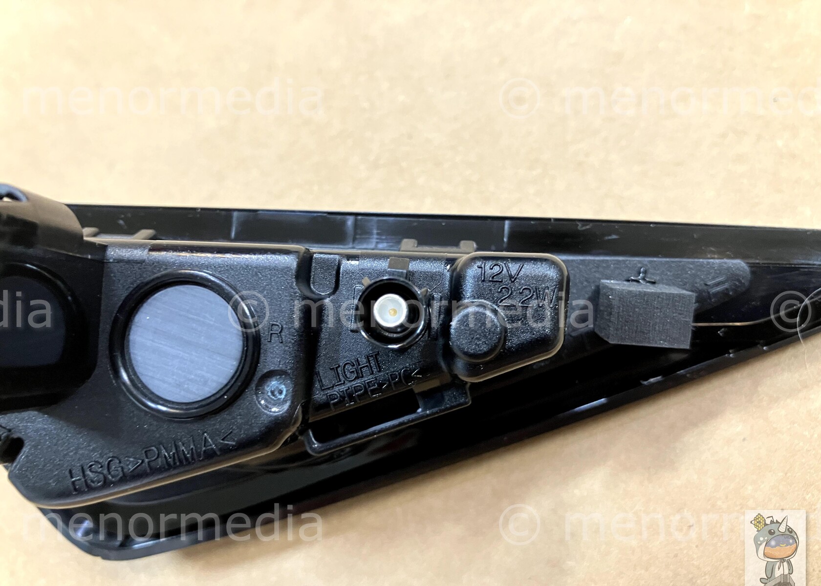 Tesla HW4 vs HW3 side indicator design and specs comparison shows it ...