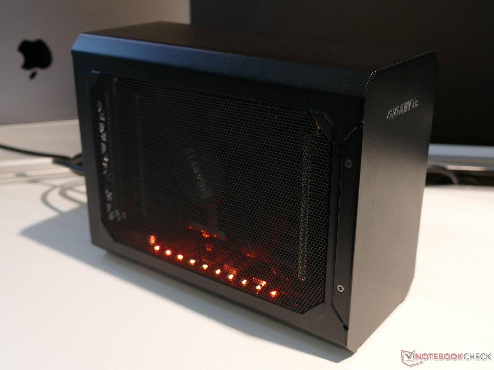 Gigabyte shows eGPU with embedded Radeon RX 580 - NotebookCheck.net News