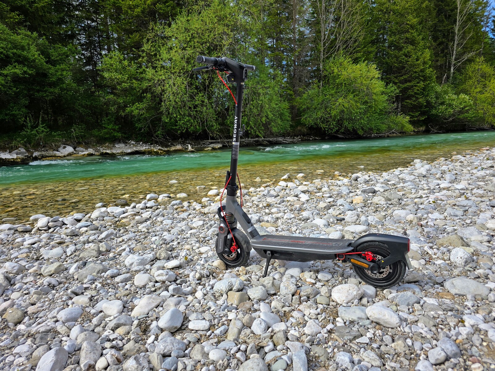 Segway Ninebot F3 Pro review: A multifunctional e-scooter ...