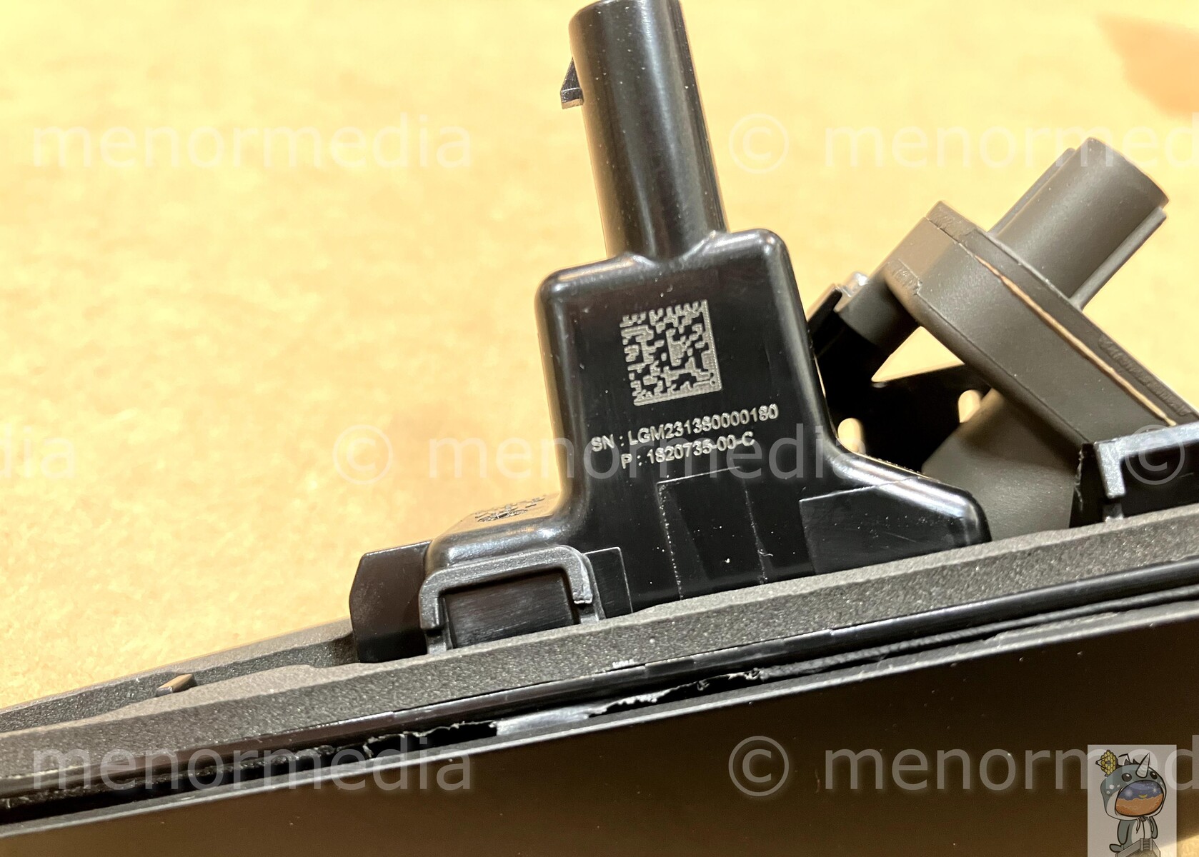 Tesla HW4 vs HW3 side indicator design and specs comparison shows it ...