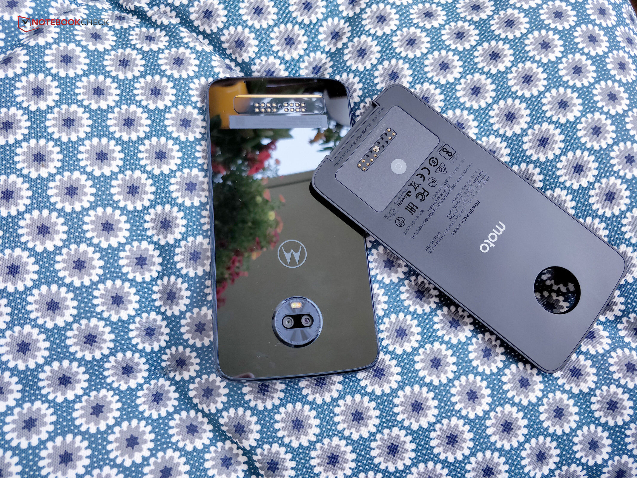 Motorola Moto Z3 Play Smartphone Review - NotebookCheck.net Reviews