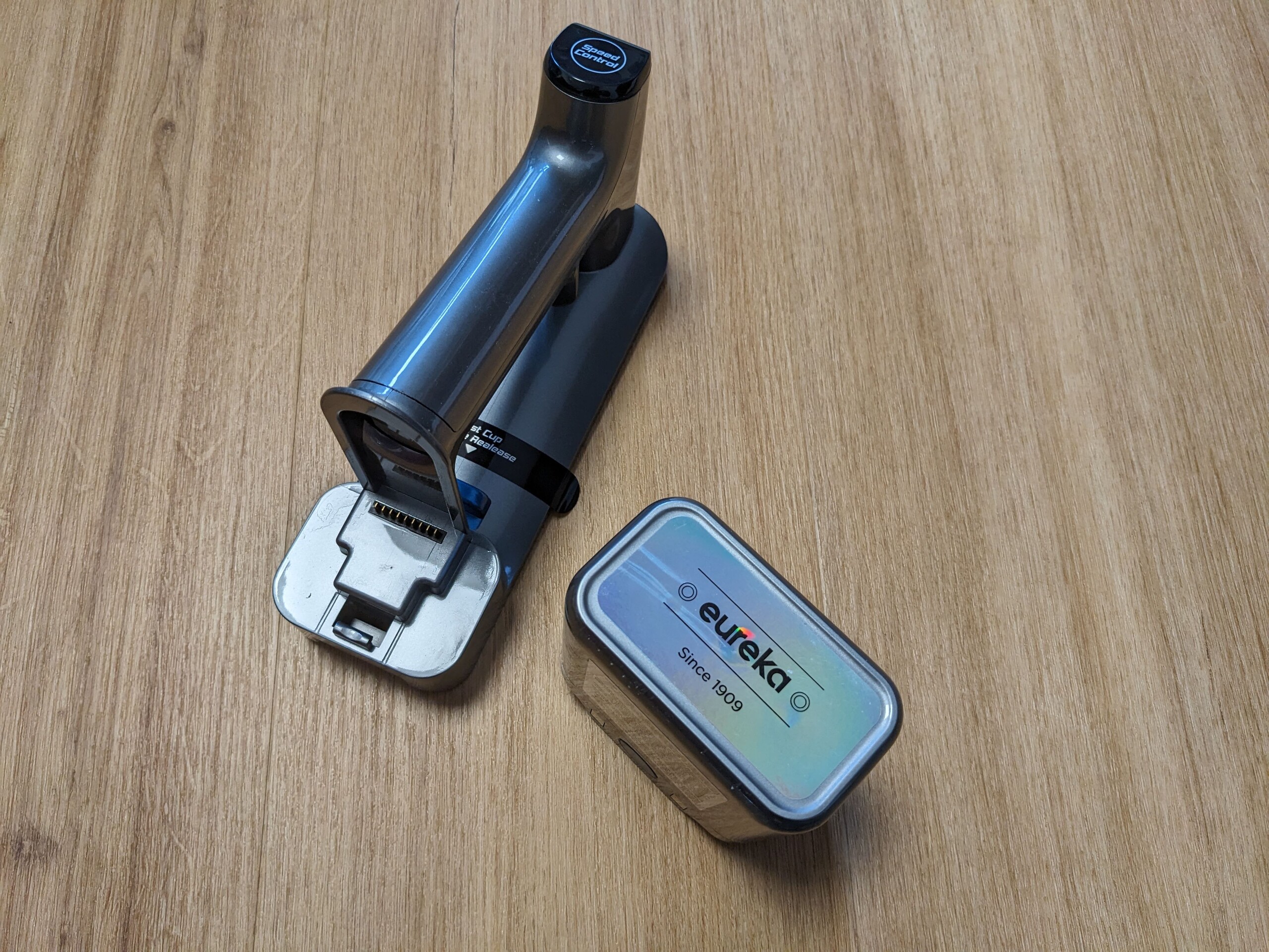 Eureka AK10 battery-Stick vacuum cleaner in review - Light cleaner ...