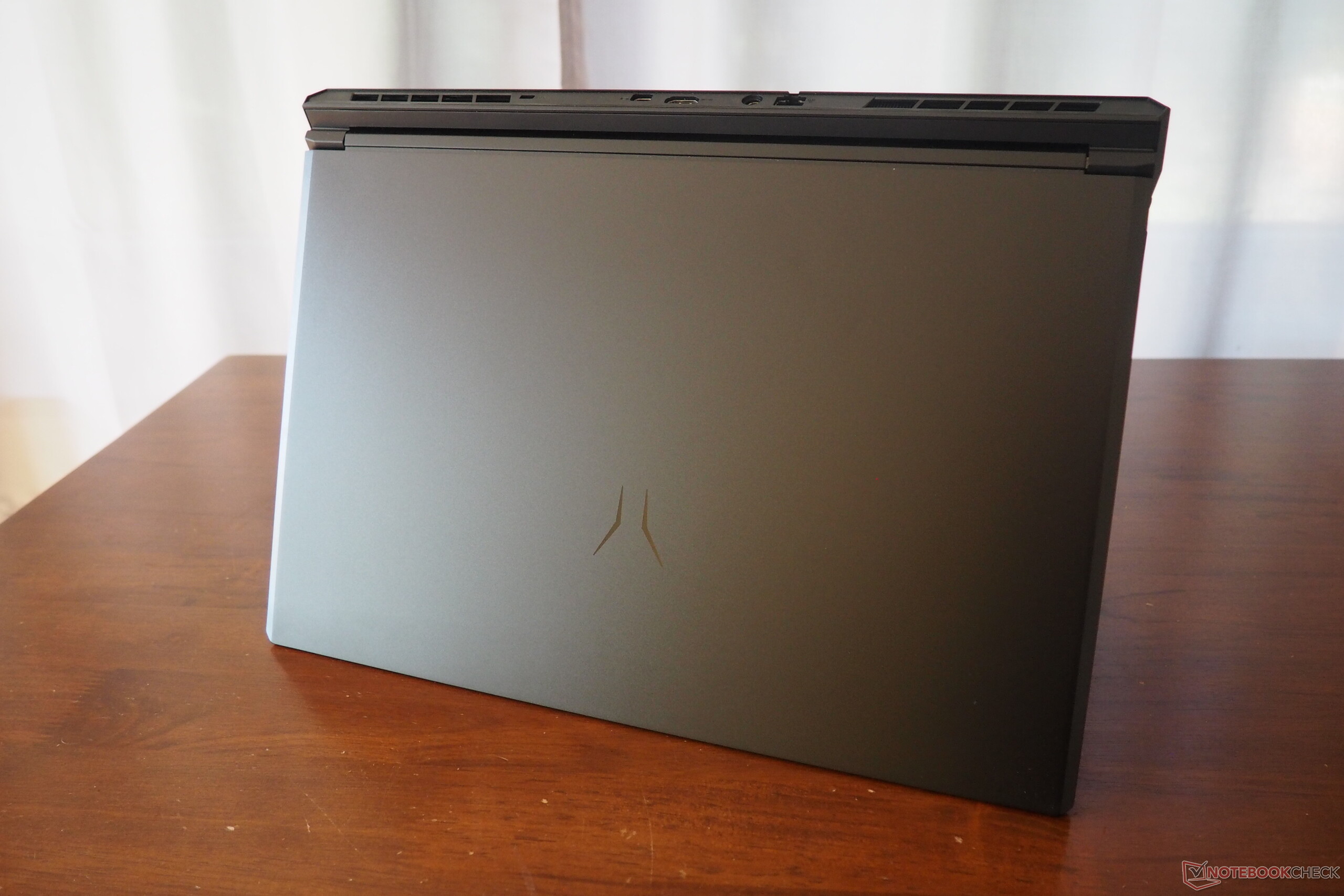 Medion Erazer Scout 17 E1 Review: Evaluating the RTX 5050 Laptop's ...