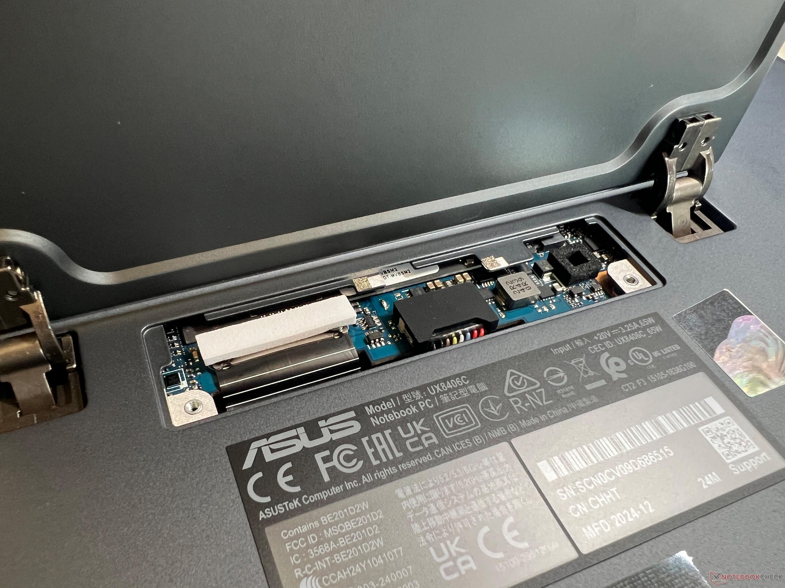 Asus Zenbook Duo OLED review - The multi-screen convertible now with ...